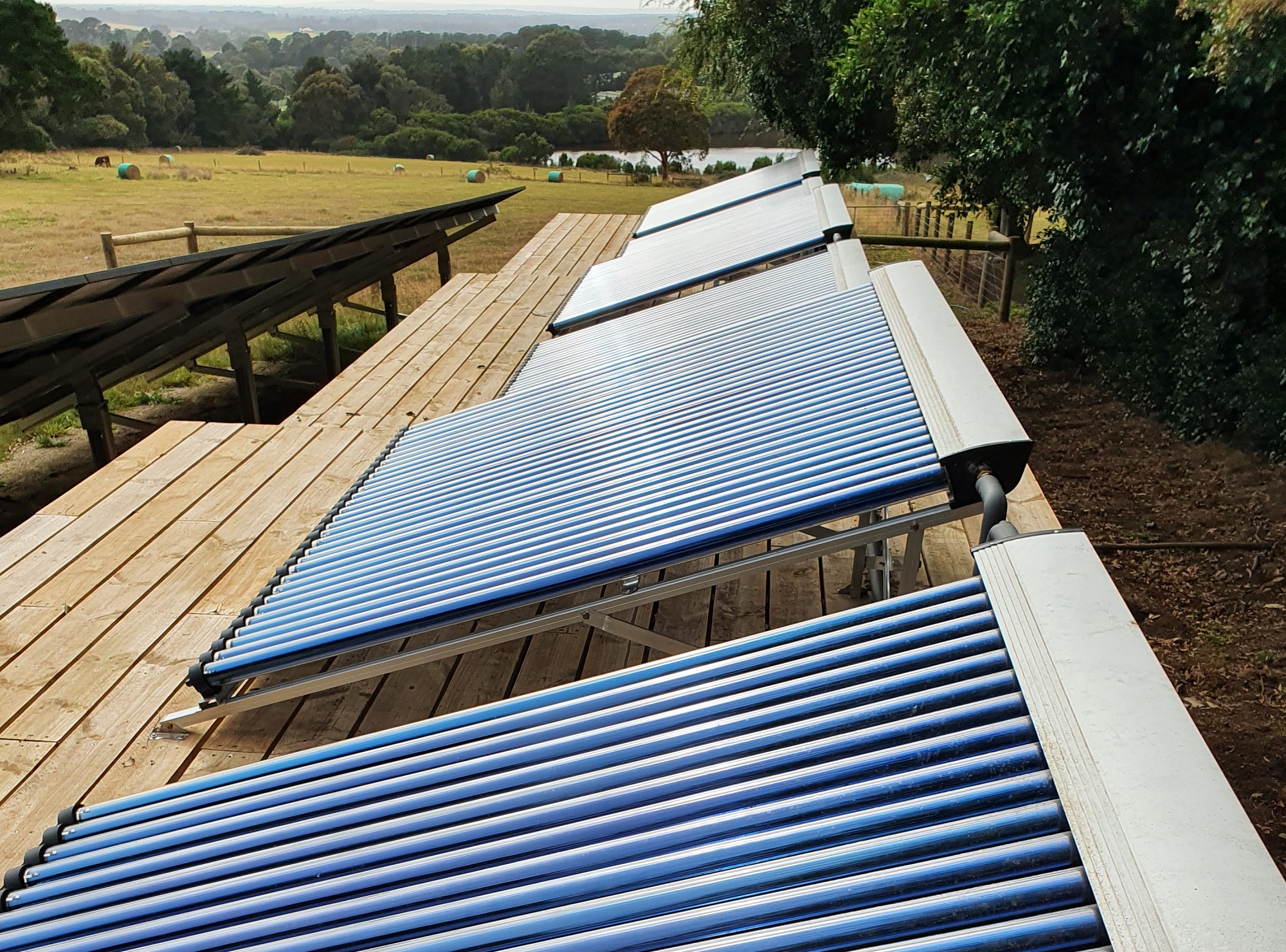 Evacuated tube solar pool heating | Solazone AustraliaSolazone Australia